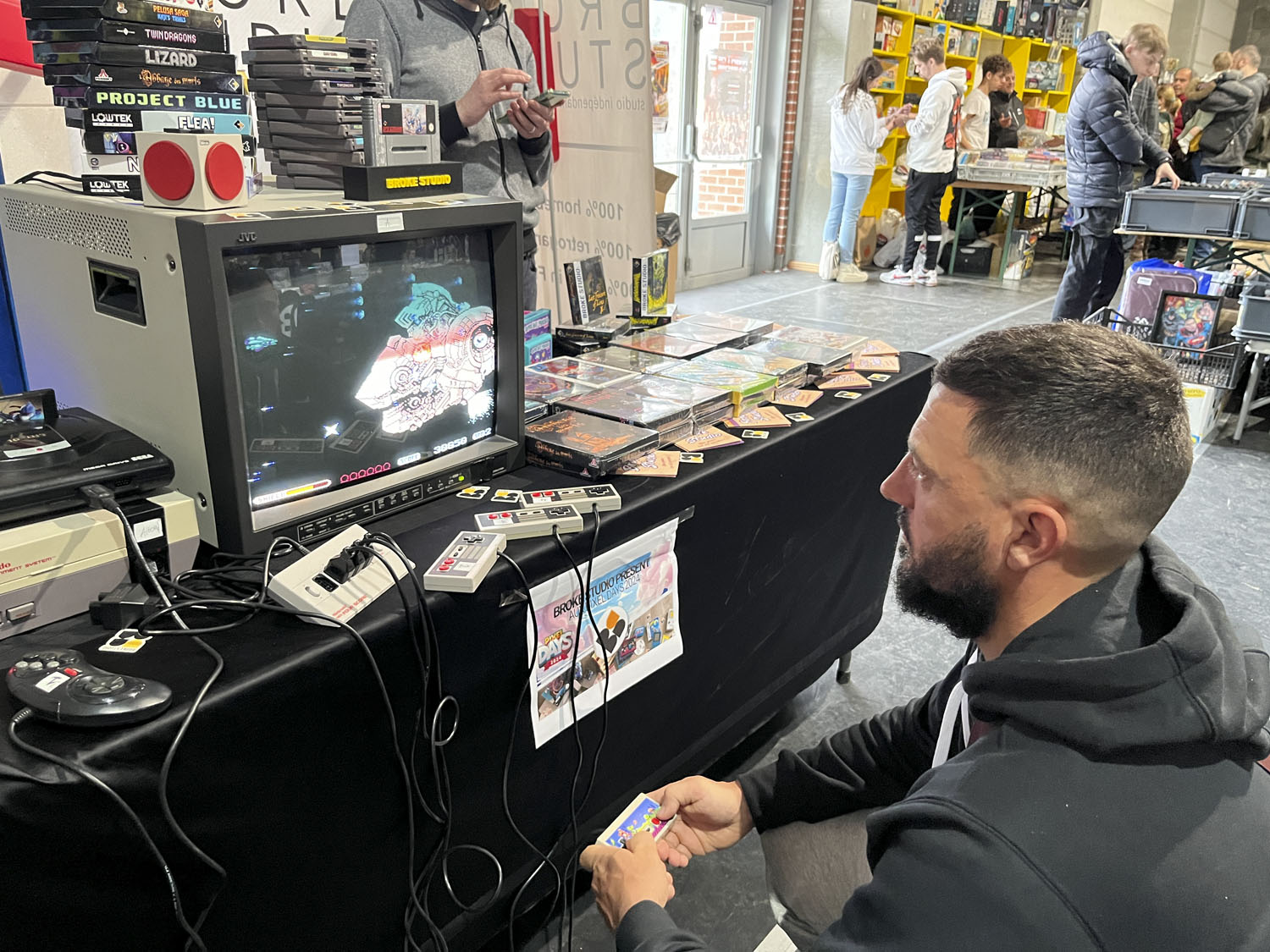 Changeable Guardian Estique. Upcoming NES shooter from ex-Compile ...